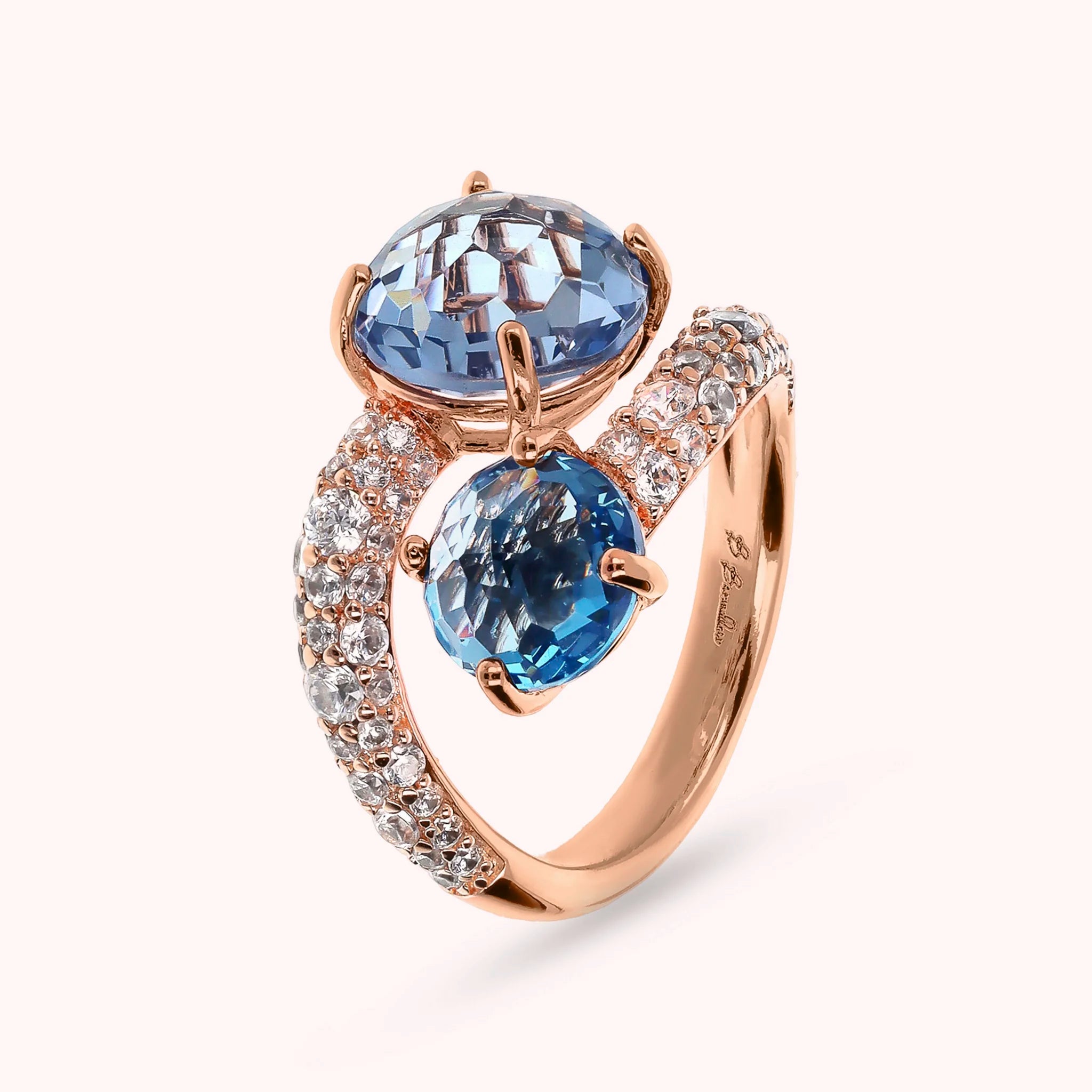 Anello Contrarié con Prisma Gem Tonde e Pavé di Cubic Zirconia ...